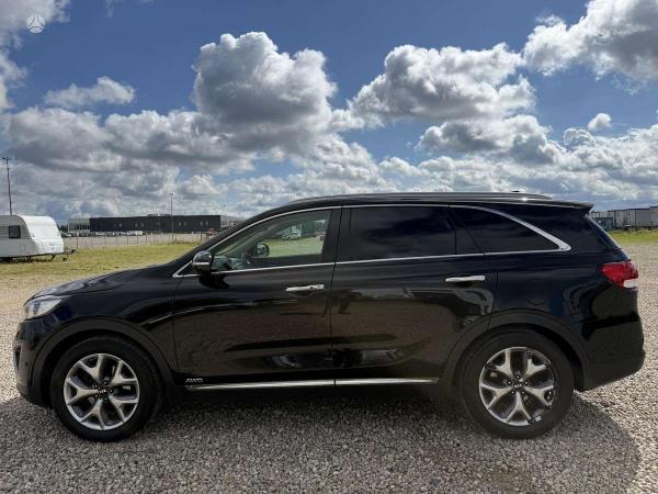 Black Kia Sorento 2016 in Vilnius, with an engine capacity of 2.20 L and mileage of 189 thousand km for 15750 €, photo 8 on AUTOMOTO.COM.LV