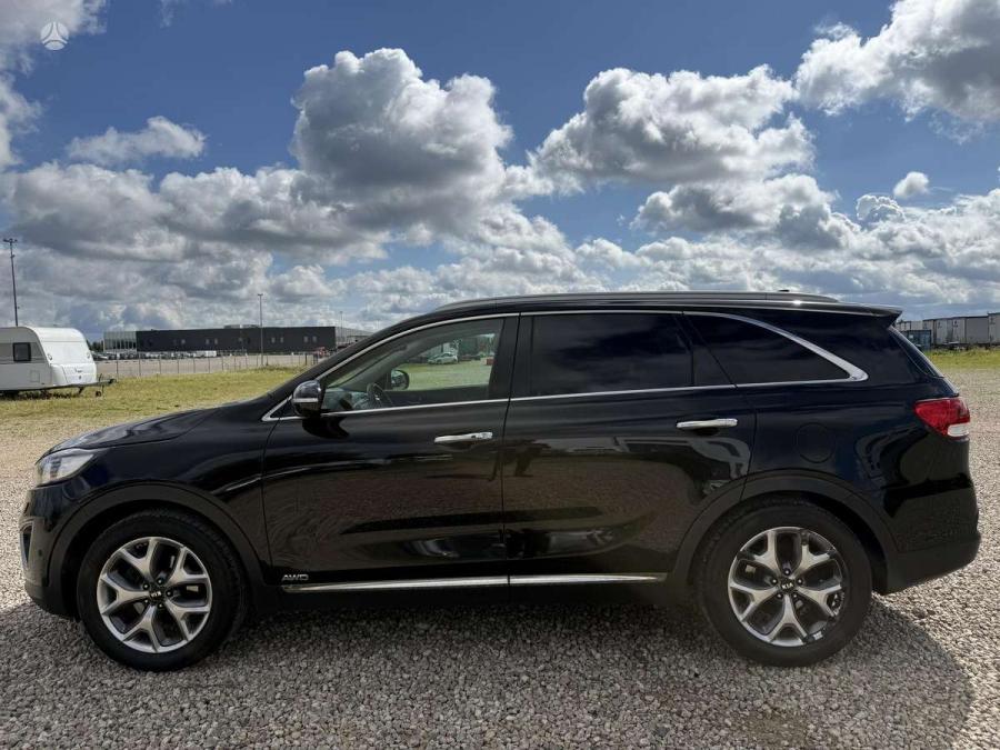 Black Kia Sorento 2016 in Vilnius, with an engine capacity of 2.20 L and mileage of 189 thousand km for 15750 €, photo 8 on AUTOMOTO.COM.LV