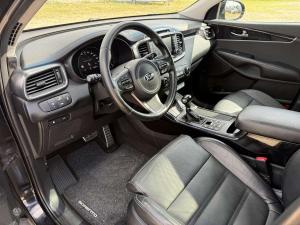 Black Kia Sorento 2016 in Vilnius, with an engine capacity of 2.20 L and mileage of 189 thousand km for 15750 €, photo 19 on AUTOMOTO.COM.LV