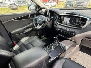 Black Kia Sorento 2016 in Vilnius, with an engine capacity of 2.20 L and mileage of 189 thousand km for 15750 €, photo 21 on AUTOMOTO.COM.LV