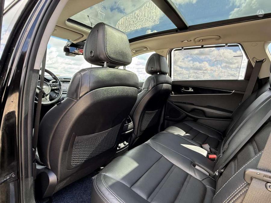 Black Kia Sorento 2016 in Vilnius, with an engine capacity of 2.20 L and mileage of 189 thousand km for 15750 €, photo 23 on AUTOMOTO.COM.LV