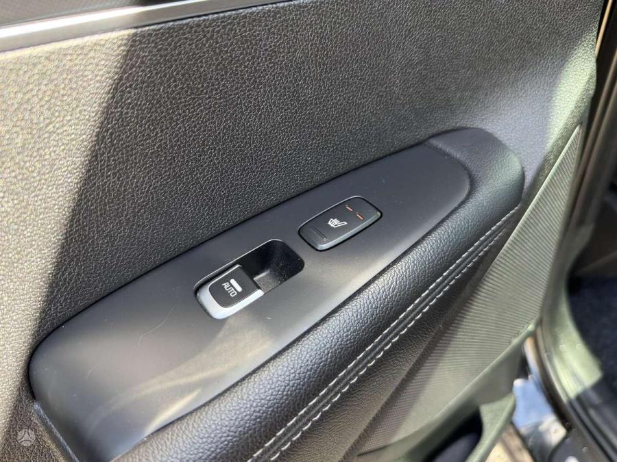 Black Kia Sorento 2016 in Vilnius, with an engine capacity of 2.20 L and mileage of 189 thousand km for 15750 €, photo 27 on AUTOMOTO.COM.LV