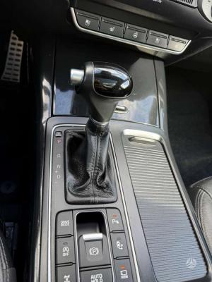 Black Kia Sorento 2016 in Vilnius, with an engine capacity of 2.20 L and mileage of 189 thousand km for 15750 €, photo 29 on AUTOMOTO.COM.LV