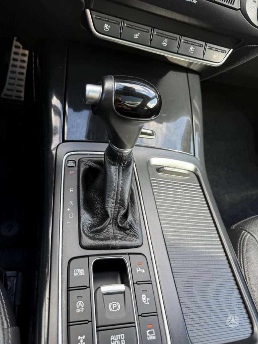 Black Kia Sorento 2016 in Vilnius, with an engine capacity of 2.20 L and mileage of 189 thousand km for 15750 €, photo 29 on AUTOMOTO.COM.LV