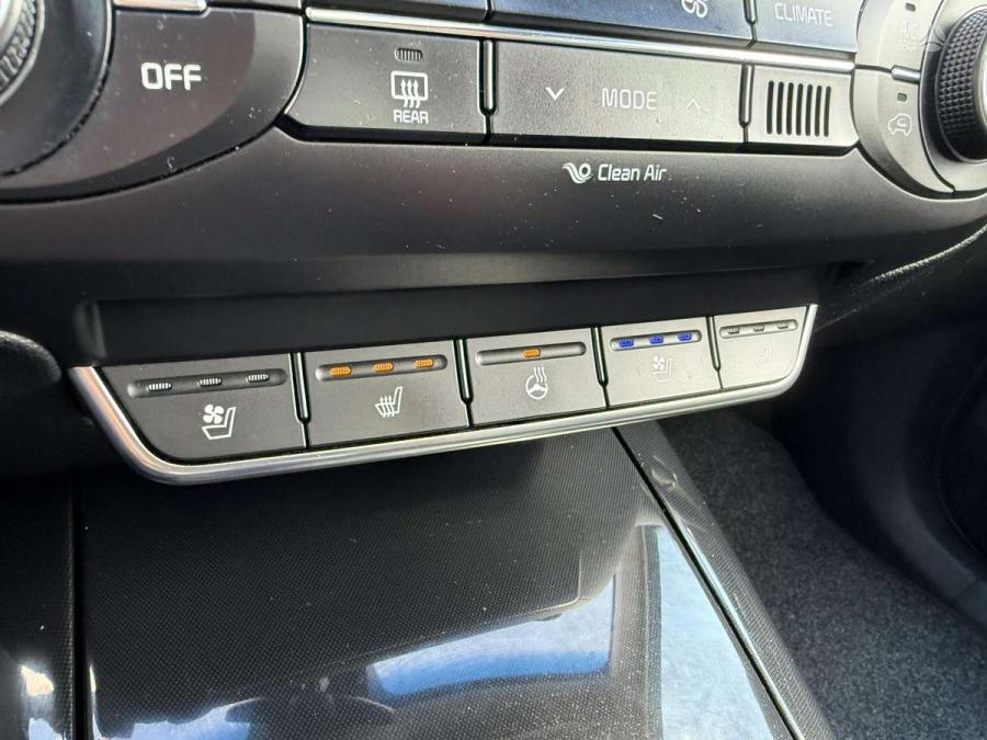Black Kia Sorento 2016 in Vilnius, with an engine capacity of 2.20 L and mileage of 189 thousand km for 15750 €, photo 30 on AUTOMOTO.COM.LV