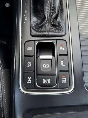 Black Kia Sorento 2016 in Vilnius, with an engine capacity of 2.20 L and mileage of 189 thousand km for 15750 €, photo 31 on AUTOMOTO.COM.LV