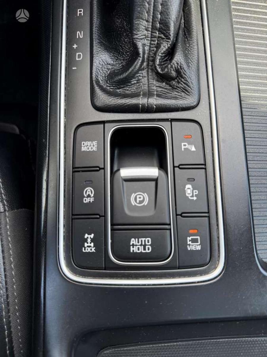 Black Kia Sorento 2016 in Vilnius, with an engine capacity of 2.20 L and mileage of 189 thousand km for 15750 €, photo 31 on AUTOMOTO.COM.LV