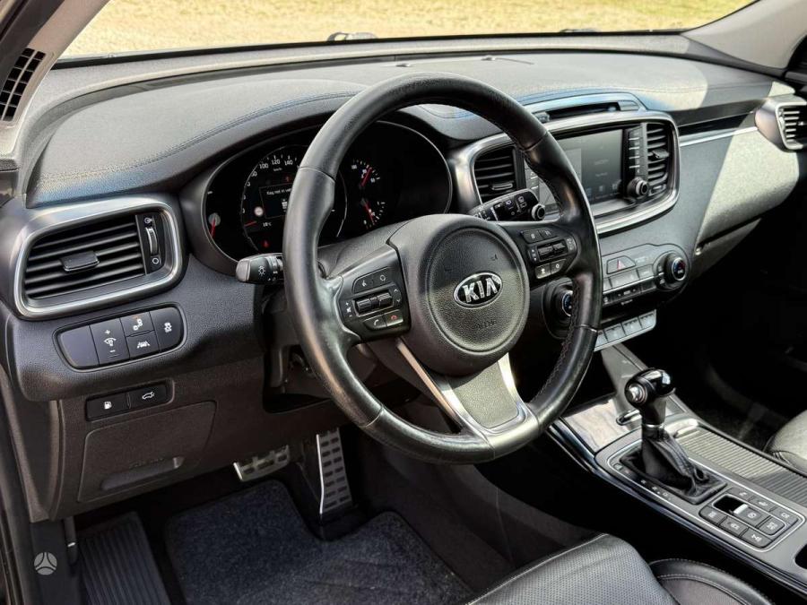 Black Kia Sorento 2016 in Vilnius, with an engine capacity of 2.20 L and mileage of 189 thousand km for 15750 €, photo 33 on AUTOMOTO.COM.LV