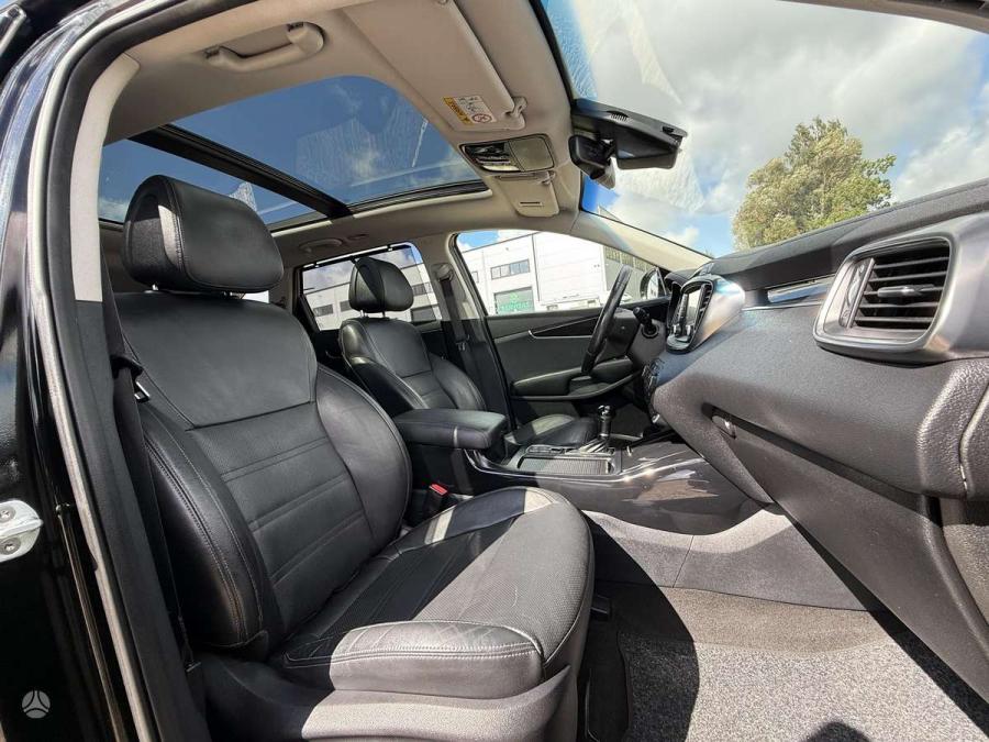 Black Kia Sorento 2016 in Vilnius, with an engine capacity of 2.20 L and mileage of 189 thousand km for 15750 €, photo 36 on AUTOMOTO.COM.LV