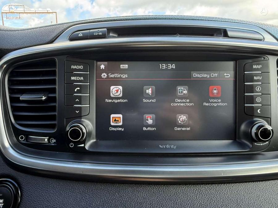 Black Kia Sorento 2016 in Vilnius, with an engine capacity of 2.20 L and mileage of 189 thousand km for 15750 €, photo 39 on AUTOMOTO.COM.LV