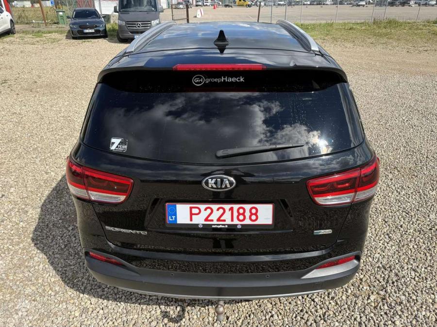 Black Kia Sorento 2016 in Vilnius, with an engine capacity of 2.20 L and mileage of 189 thousand km for 15750 €, photo 47 on AUTOMOTO.COM.LV