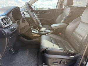 Black Kia Sorento 2016 in Vilnius, with an engine capacity of 2.20 L and mileage of 189 thousand km for 15750 €, photo 48 on AUTOMOTO.COM.LV
