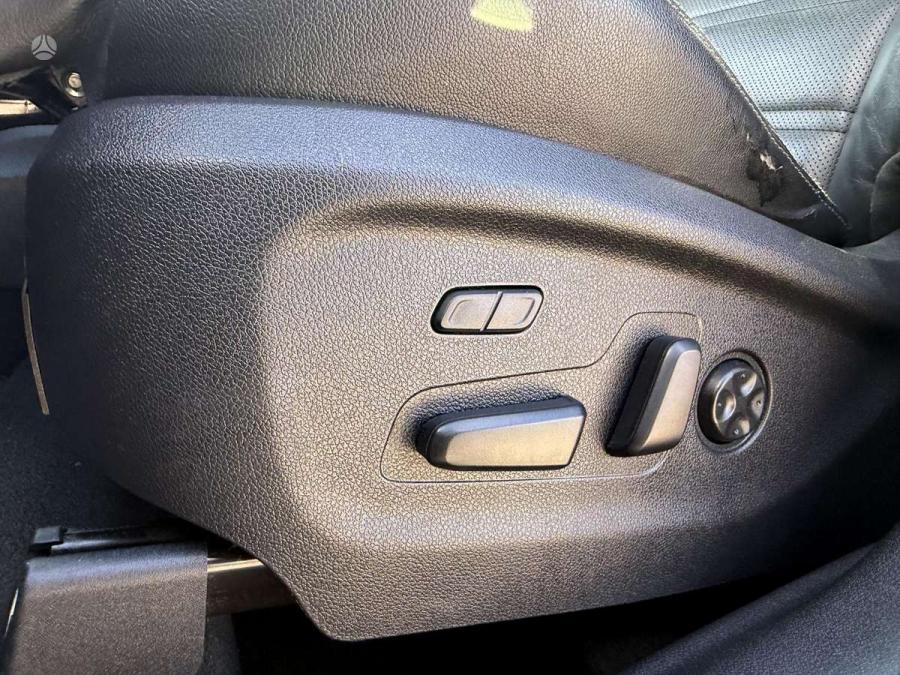 Black Kia Sorento 2016 in Vilnius, with an engine capacity of 2.20 L and mileage of 189 thousand km for 15750 €, photo 50 on AUTOMOTO.COM.LV