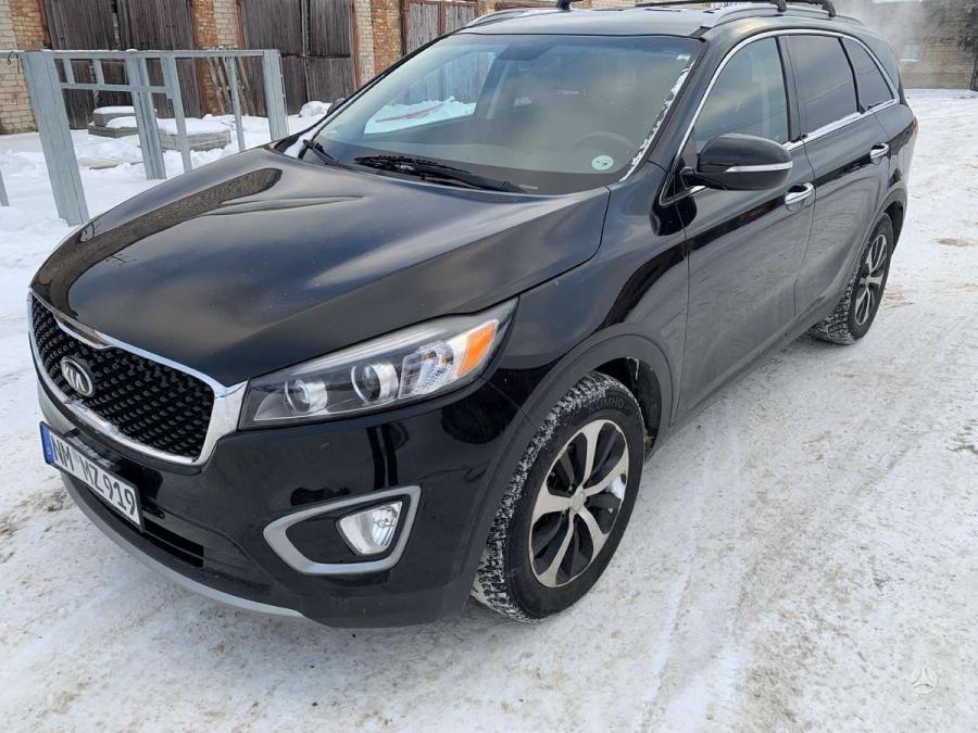 Black Kia Sorento 2017 in Utena, with an engine capacity of 3.34 L and mileage of 190 thousand km for 9999 €, photo 1 on AUTOMOTO.COM.LV