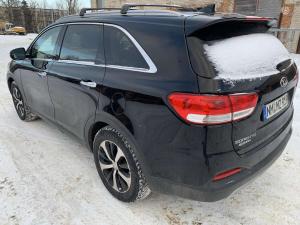 Black Kia Sorento 2017 in Utena, with an engine capacity of 3.34 L and mileage of 190 thousand km for 9999 €, photo 4 on AUTOMOTO.COM.LV