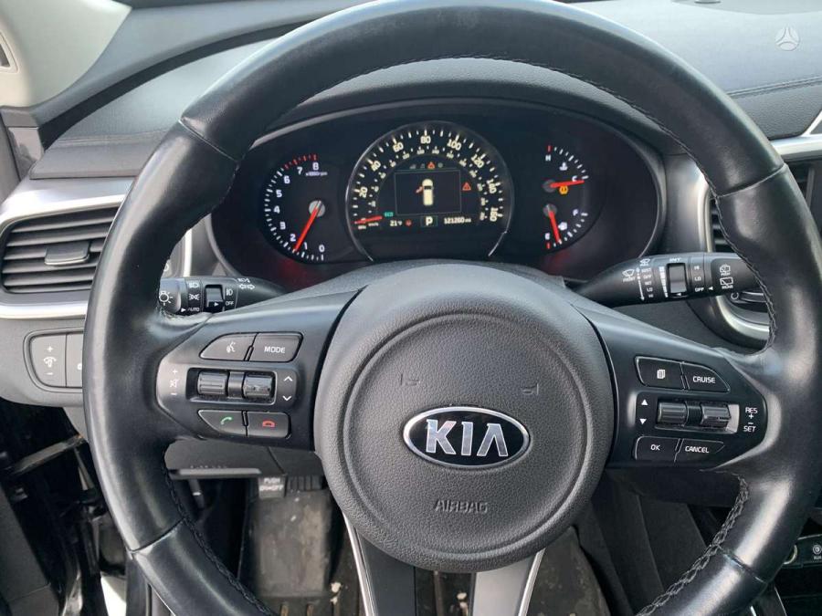 Black Kia Sorento 2017 in Utena, with an engine capacity of 3.34 L and mileage of 190 thousand km for 9999 €, photo 17 on AUTOMOTO.COM.LV