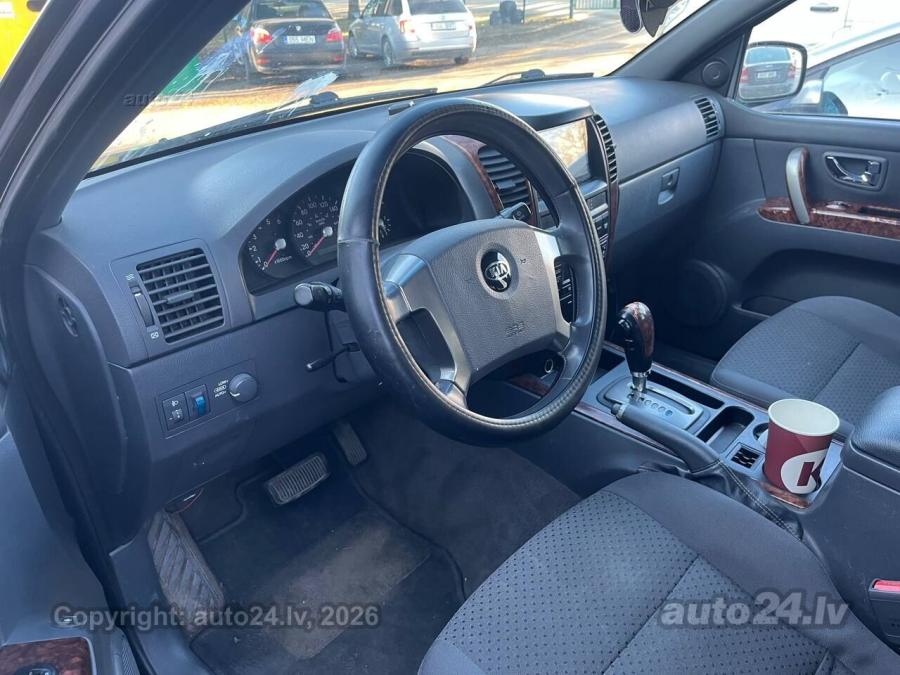 Melns Kia Sorento 2003 Tallina, ar dzinēja tilpumu 2.50 L un nobraukumu 249 tūkst. km par 1999 €, foto 4 vietnē AUTOMOTO.COM.LV