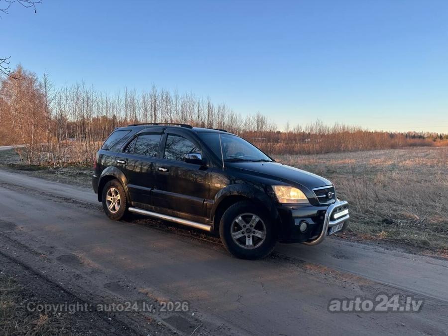 Melns Kia Sorento 2004 Tallina, ar dzinēja tilpumu 2.50 L un nobraukumu 369 tūkst. km par 1999 €, foto 3 vietnē AUTOMOTO.COM.LV