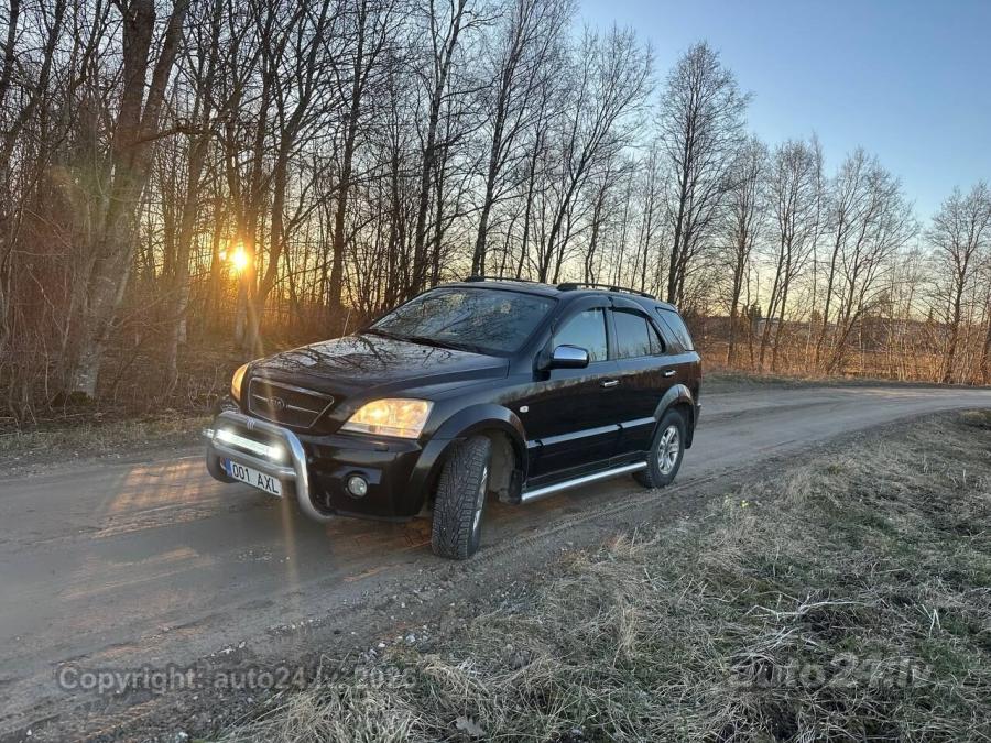Melns Kia Sorento 2004 Tallina, ar dzinēja tilpumu 2.50 L un nobraukumu 369 tūkst. km par 1999 €, foto 4 vietnē AUTOMOTO.COM.LV
