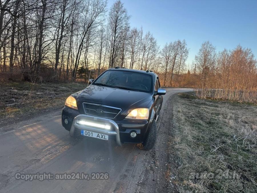 Melns Kia Sorento 2004 Tallina, ar dzinēja tilpumu 2.50 L un nobraukumu 369 tūkst. km par 1999 €, foto 5 vietnē AUTOMOTO.COM.LV