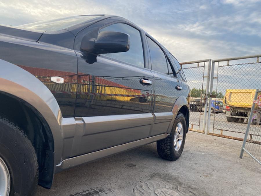 Black Kia Sorento 2004 in Tallinn, with an engine capacity of 0.00 L and mileage of 225 thousand km for 2999 €, photo 11 on AUTOMOTO.COM.LV