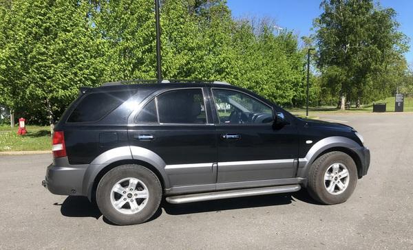Black Kia Sorento 2005 in Tallinn, with an engine capacity of 3.50 L and mileage of 267 thousand km for 3000 €, photo 4 on AUTOMOTO.COM.LV