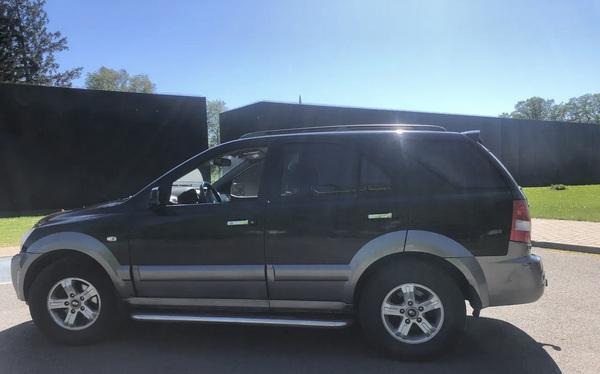 Black Kia Sorento 2005 in Tallinn, with an engine capacity of 3.50 L and mileage of 267 thousand km for 3000 €, photo 8 on AUTOMOTO.COM.LV