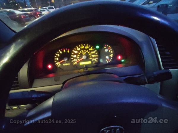 Black Kia Sorento 2006 in Tartu, with an engine capacity of 2.50 L and mileage of 0 thousand km for 1499 €, photo 11 on AUTOMOTO.COM.LV