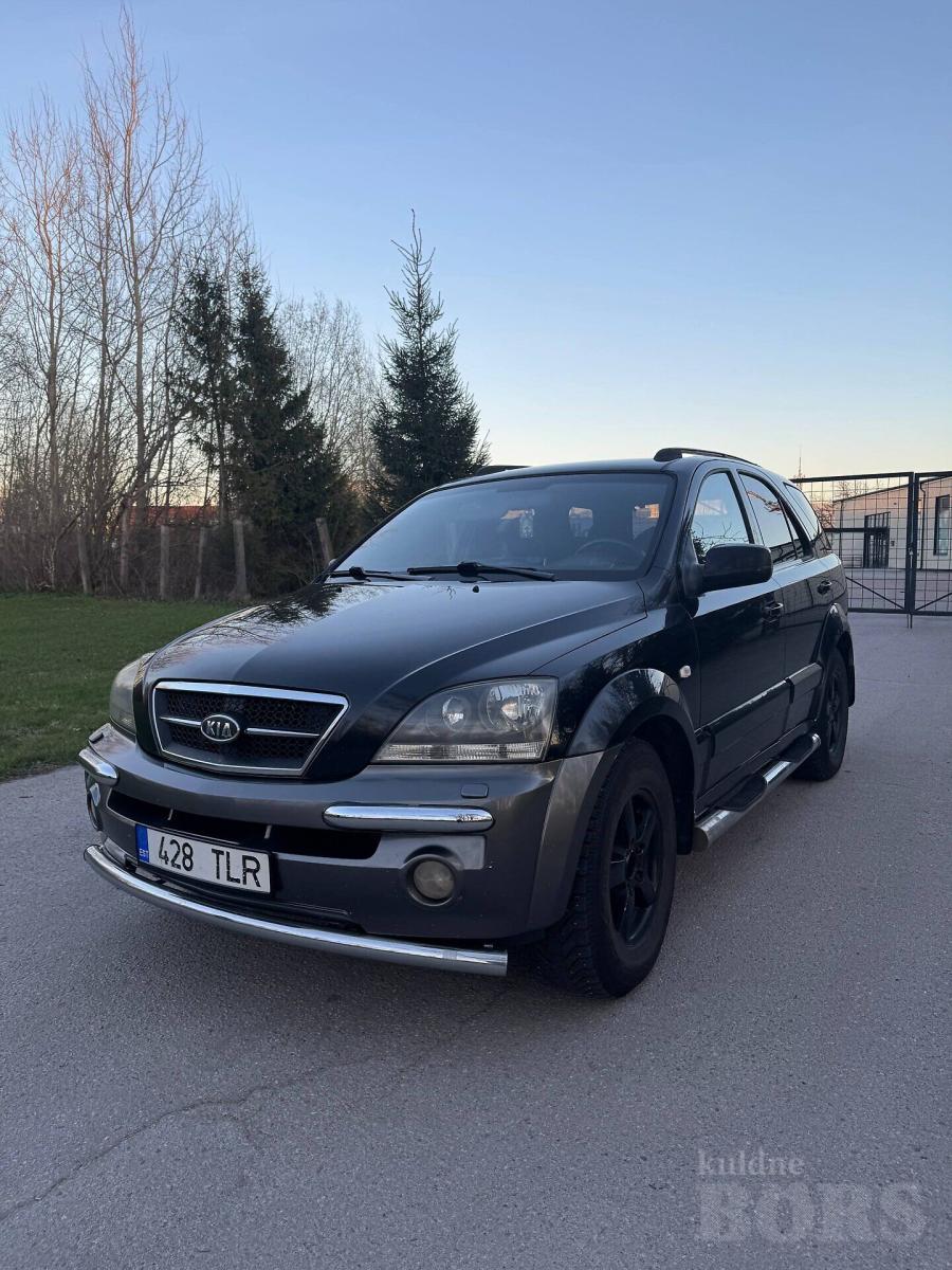 Black Kia Sorento 2006 in Tallinn, with an engine capacity of 2.50 L and mileage of 338 thousand km for 2490 €, photo 3 on AUTOMOTO.COM.LV