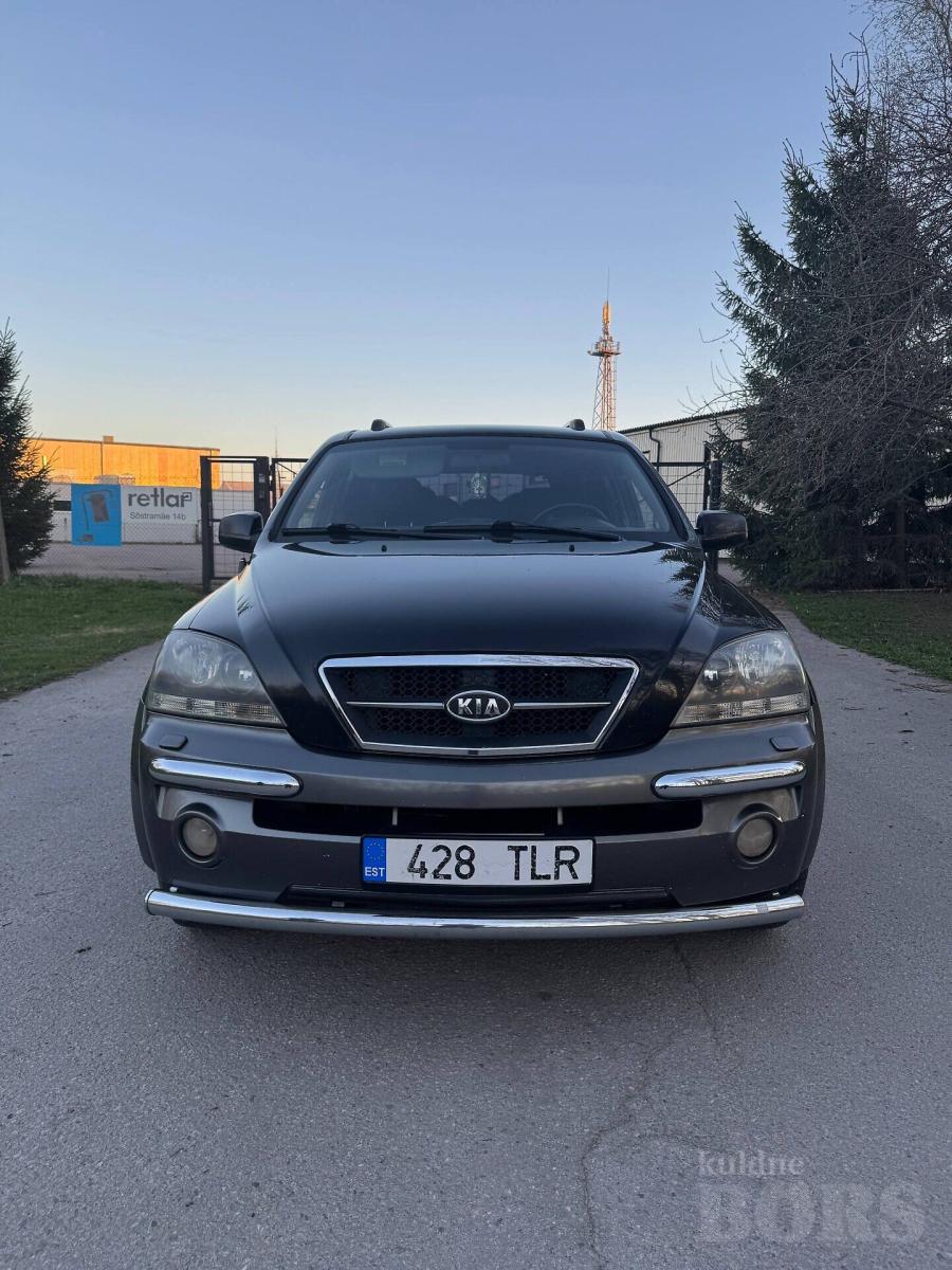 Black Kia Sorento 2006 in Tallinn, with an engine capacity of 2.50 L and mileage of 338 thousand km for 2490 €, photo 4 on AUTOMOTO.COM.LV