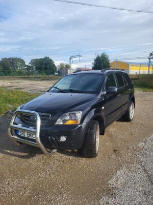 Black Kia Sorento 2006 in Jogeva, with an engine capacity of 2.50 L and mileage of 442 thousand km for 2000 €, photo 1 on AUTOMOTO.COM.LV