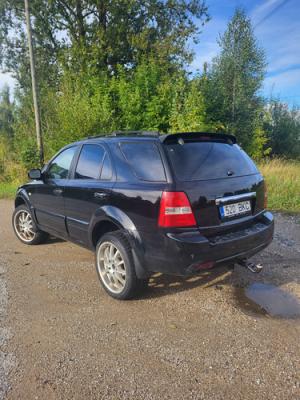 Black Kia Sorento 2006 in Jogeva, with an engine capacity of 2.50 L and mileage of 442 thousand km for 2000 €, photo 3 on AUTOMOTO.COM.LV