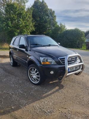 Black Kia Sorento 2006 in Jogeva, with an engine capacity of 2.50 L and mileage of 442 thousand km for 2000 €, photo 4 on AUTOMOTO.COM.LV