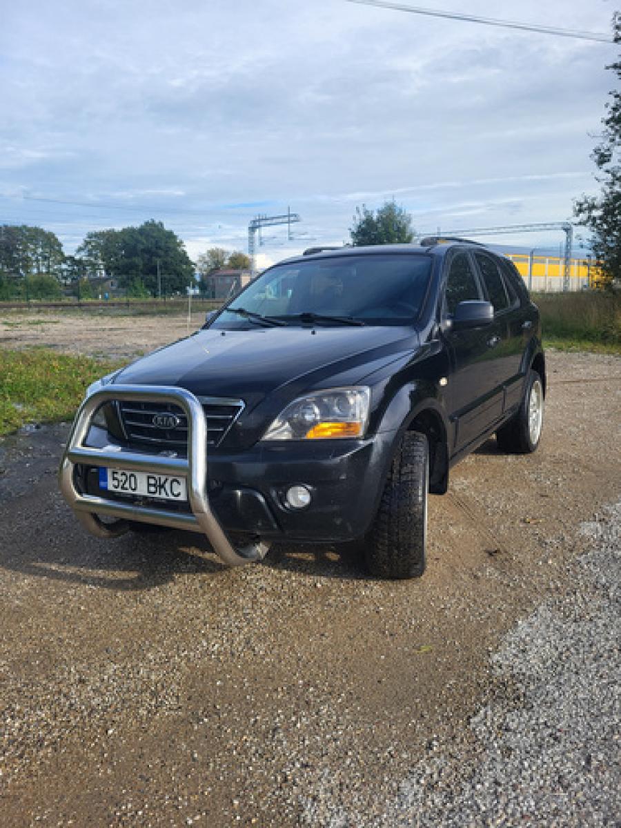 Black Kia Sorento 2006 in Jogeva, with an engine capacity of 2.50 L and mileage of 442 thousand km for 2000 €, photo 6 on AUTOMOTO.COM.LV