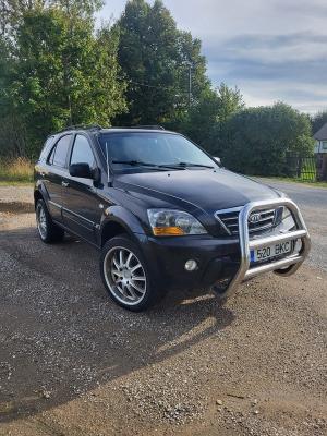 Black Kia Sorento 2006 in Jogeva, with an engine capacity of 2.50 L and mileage of 442 thousand km for 2000 €, photo 10 on AUTOMOTO.COM.LV