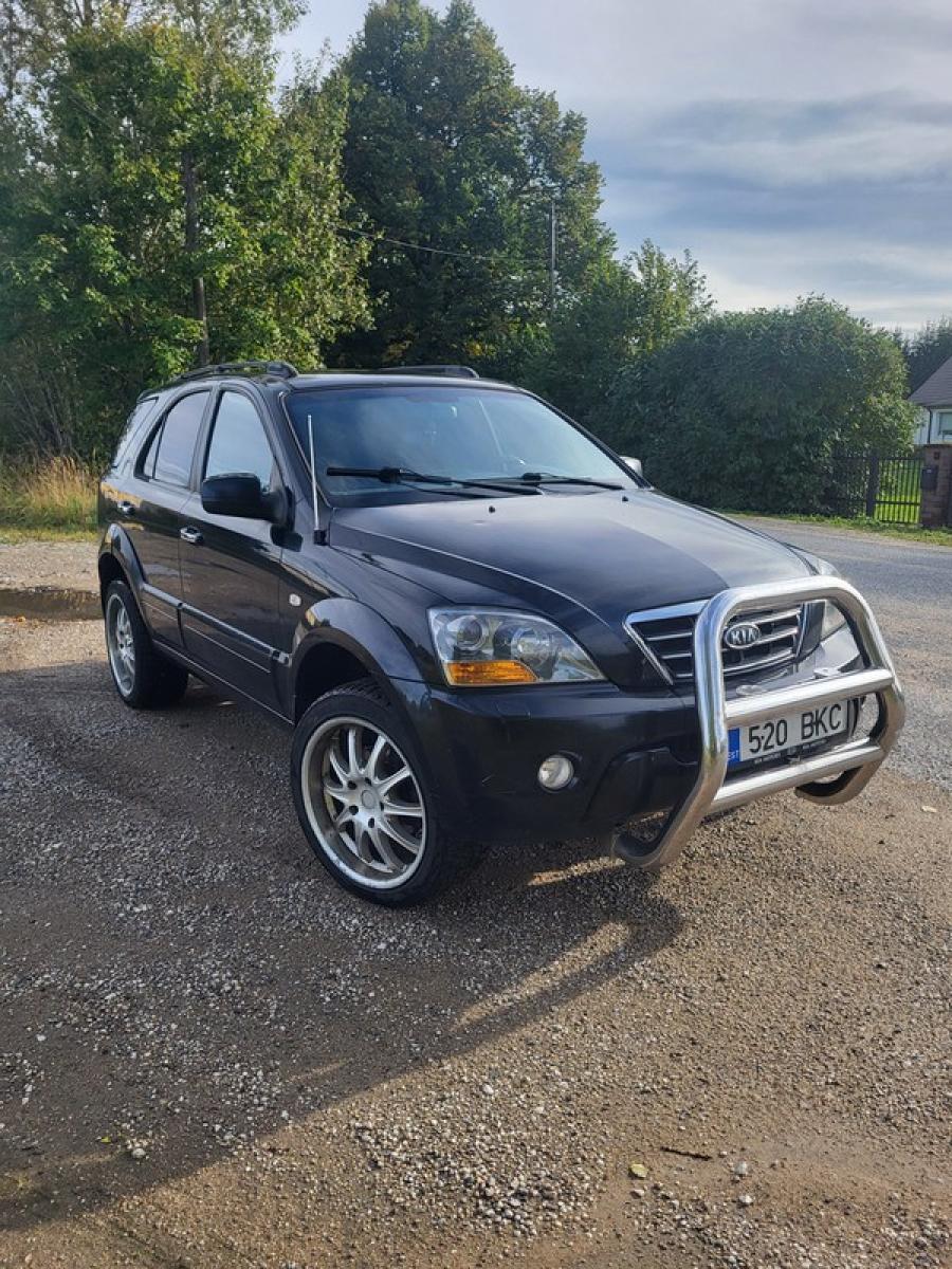 Black Kia Sorento 2006 in Jogeva, with an engine capacity of 2.50 L and mileage of 442 thousand km for 2000 €, photo 10 on AUTOMOTO.COM.LV