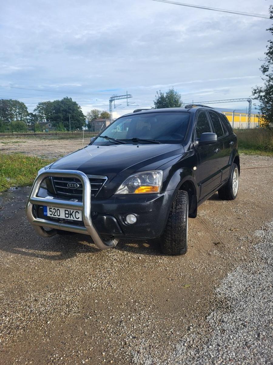 Black Kia Sorento 2006 in Jogeva, with an engine capacity of 2.50 L and mileage of 442 thousand km for 2000 €, photo 12 on AUTOMOTO.COM.LV
