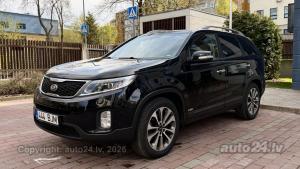 Melns Kia Sorento 2013 Tallina, ar dzinēja tilpumu 2.20 L un nobraukumu 200 tūkst. km par 12990 €, foto 4 vietnē AUTOMOTO.COM.LV