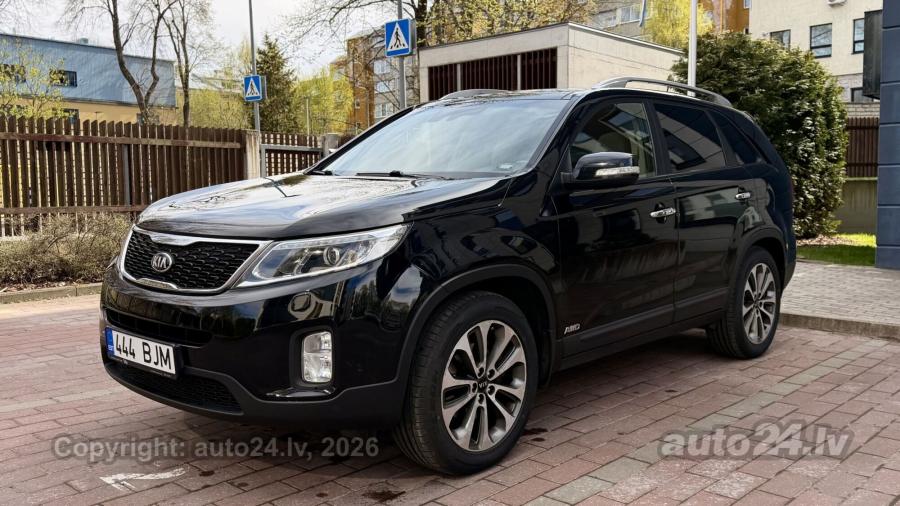 Melns Kia Sorento 2013 Tallina, ar dzinēja tilpumu 2.20 L un nobraukumu 200 tūkst. km par 12990 €, foto 4 vietnē AUTOMOTO.COM.LV