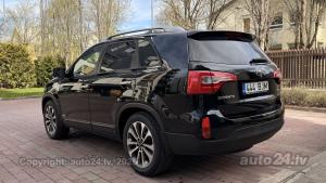Melns Kia Sorento 2013 Tallina, ar dzinēja tilpumu 2.20 L un nobraukumu 200 tūkst. km par 12990 €, foto 6 vietnē AUTOMOTO.COM.LV
