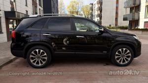 Melns Kia Sorento 2013 Tallina, ar dzinēja tilpumu 2.20 L un nobraukumu 200 tūkst. km par 12990 €, foto 9 vietnē AUTOMOTO.COM.LV