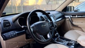 Melns Kia Sorento 2013 Tallina, ar dzinēja tilpumu 2.20 L un nobraukumu 200 tūkst. km par 12990 €, foto 11 vietnē AUTOMOTO.COM.LV