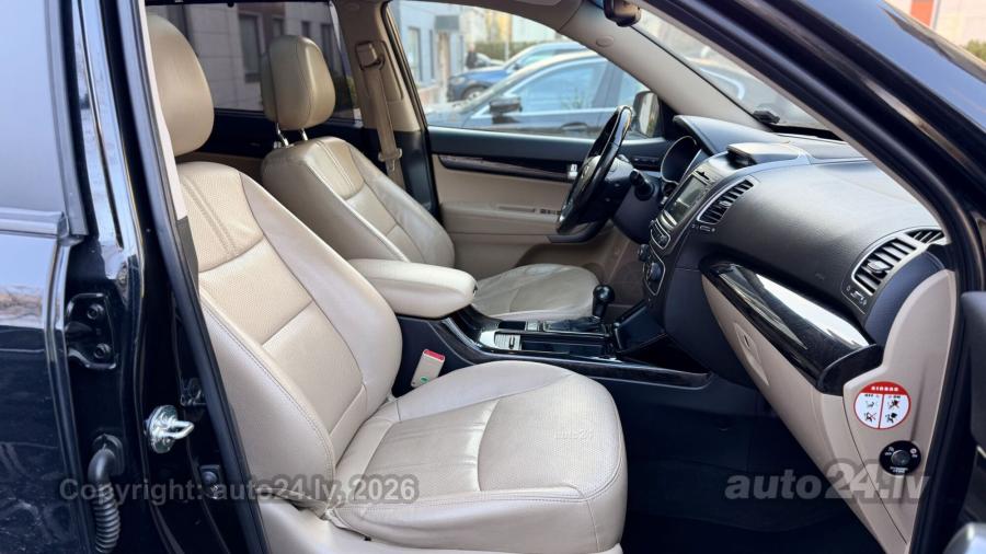 Melns Kia Sorento 2013 Tallina, ar dzinēja tilpumu 2.20 L un nobraukumu 200 tūkst. km par 12990 €, foto 13 vietnē AUTOMOTO.COM.LV