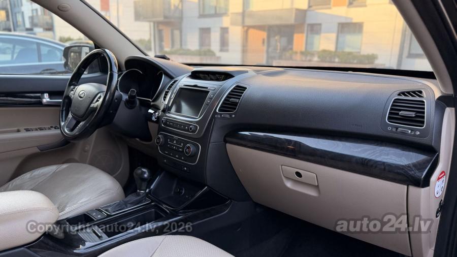 Melns Kia Sorento 2013 Tallina, ar dzinēja tilpumu 2.20 L un nobraukumu 200 tūkst. km par 12990 €, foto 14 vietnē AUTOMOTO.COM.LV