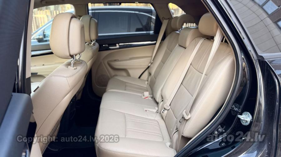 Melns Kia Sorento 2013 Tallina, ar dzinēja tilpumu 2.20 L un nobraukumu 200 tūkst. km par 12990 €, foto 16 vietnē AUTOMOTO.COM.LV