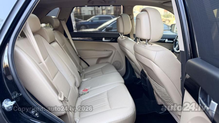 Melns Kia Sorento 2013 Tallina, ar dzinēja tilpumu 2.20 L un nobraukumu 200 tūkst. km par 12990 €, foto 17 vietnē AUTOMOTO.COM.LV