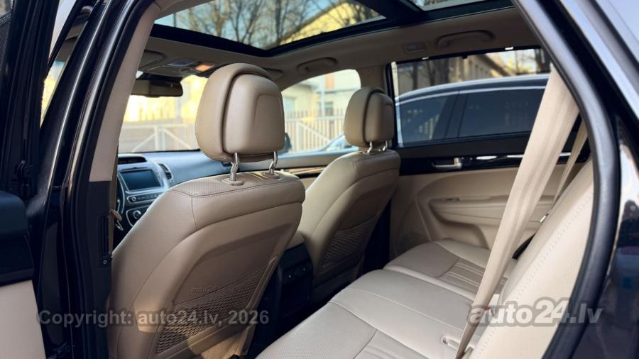 Melns Kia Sorento 2013 Tallina, ar dzinēja tilpumu 2.20 L un nobraukumu 200 tūkst. km par 12990 €, foto 24 vietnē AUTOMOTO.COM.LV