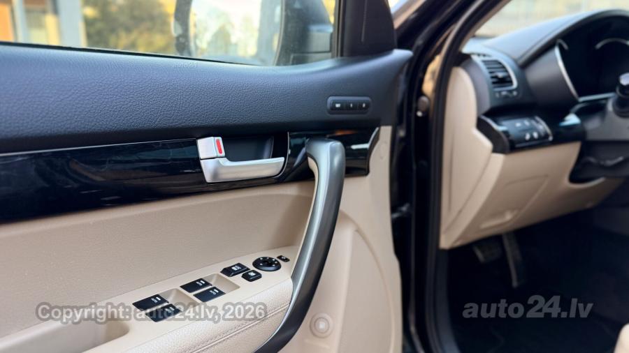 Melns Kia Sorento 2013 Tallina, ar dzinēja tilpumu 2.20 L un nobraukumu 200 tūkst. km par 12990 €, foto 25 vietnē AUTOMOTO.COM.LV