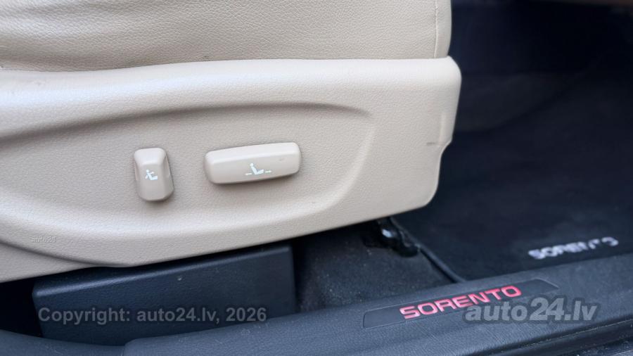 Melns Kia Sorento 2013 Tallina, ar dzinēja tilpumu 2.20 L un nobraukumu 200 tūkst. km par 12990 €, foto 26 vietnē AUTOMOTO.COM.LV