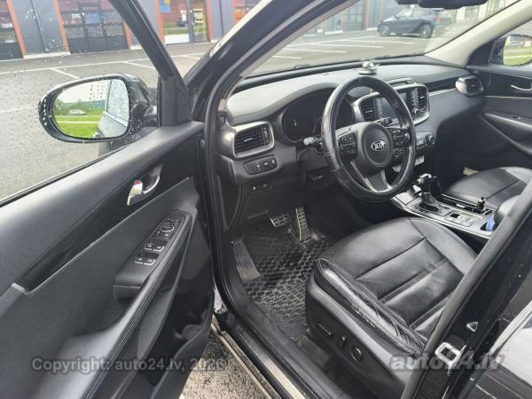 Black Kia Sorento 2015 in Tallinn, with an engine capacity of 2.20 L and mileage of 289 thousand km for 9500 €, photo 7 on AUTOMOTO.COM.LV